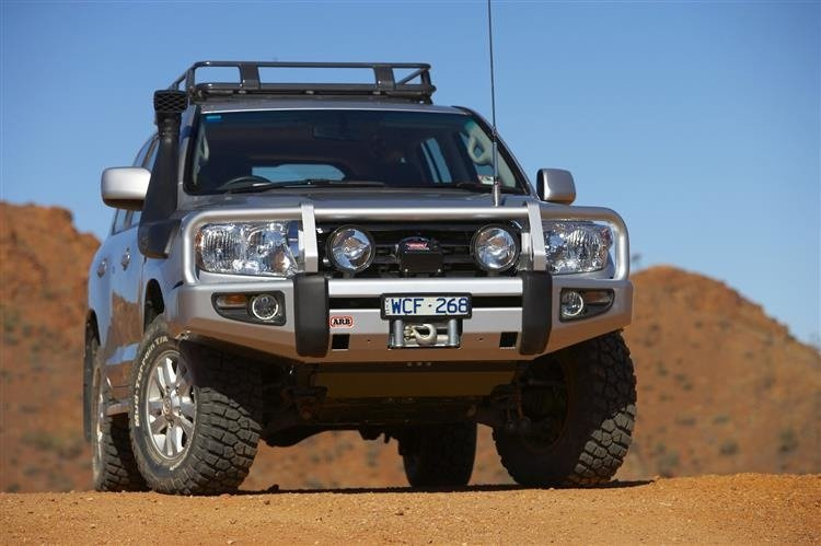 ARB Zderzak stalowy Deluxe Bar - LC200 - Rayo Offroad Centrum - rayo4x4.pl